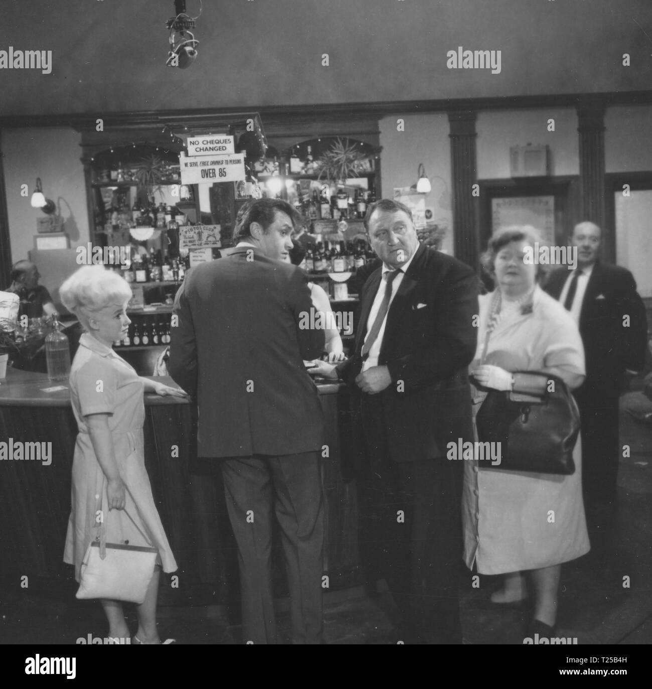 Sparrows Can't Sing (1962) James Booth, Arthur Mullard, Barbara Windsor ...