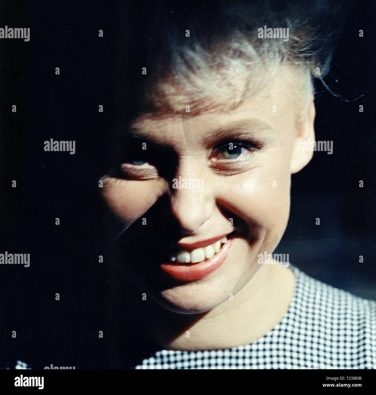 1962 barbara windsor hi-res stock photography and images - Alamy