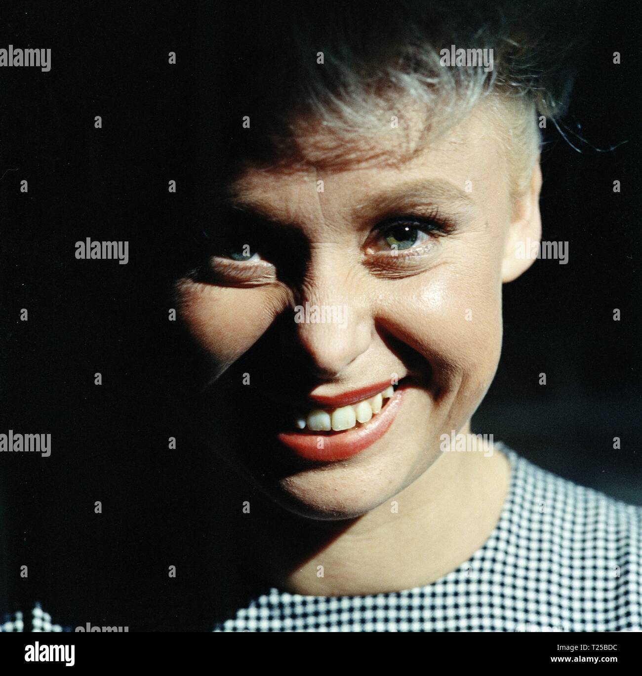 1962 barbara windsor hi-res stock photography and images - Alamy