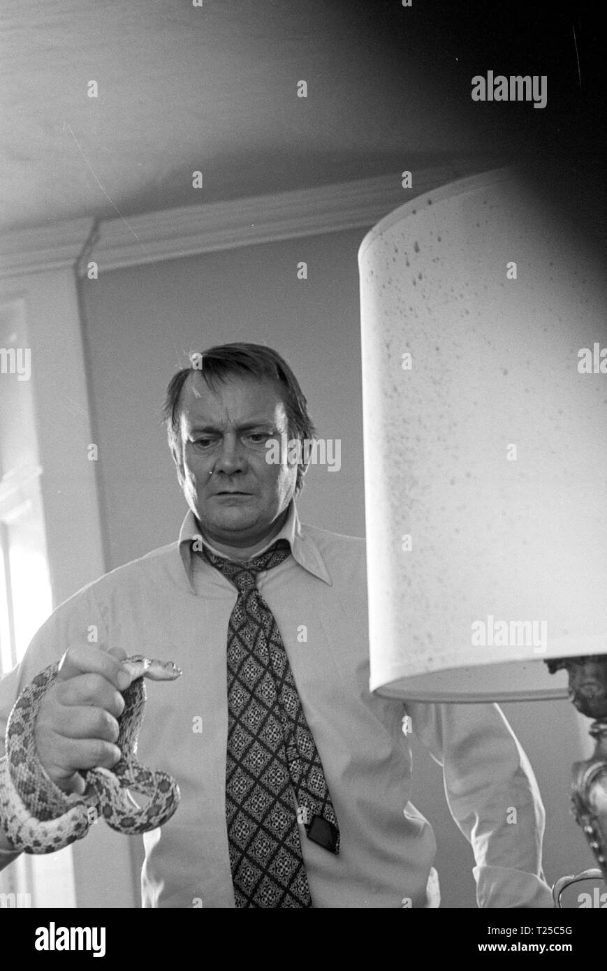 Denholm elliott 1976 hi-res stock photography and images - Alamy