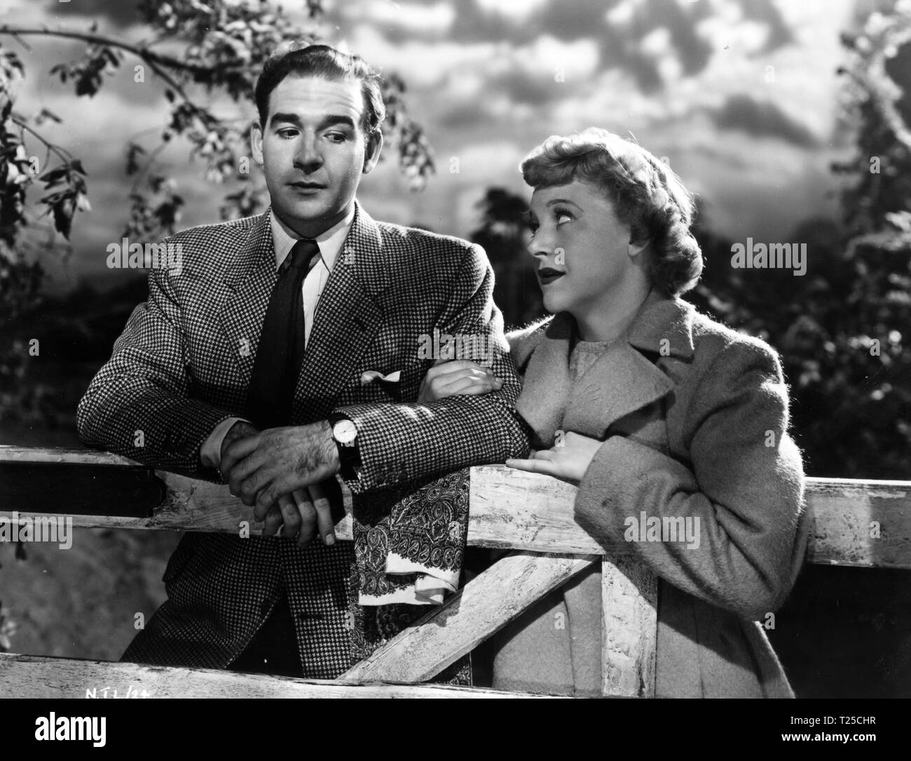 Time Gentlemen Please (1952) Robert Brown, Dora Bryan, Date: 1952 Stock Photo - Alamy