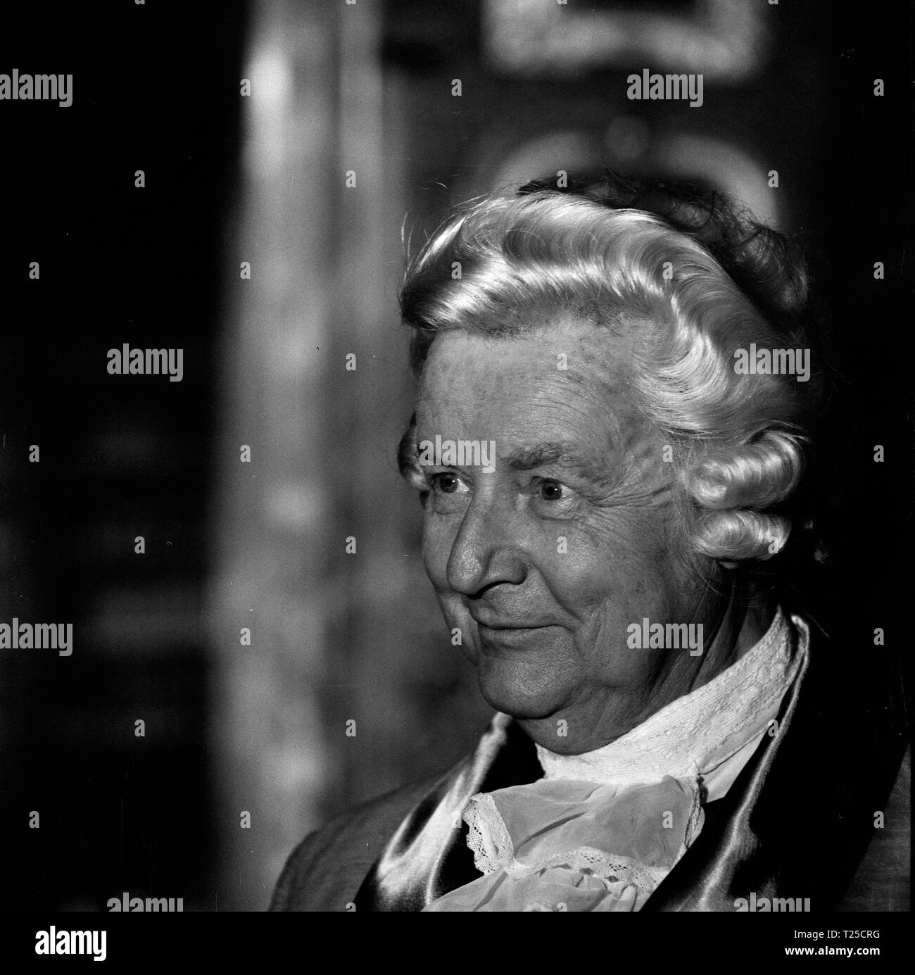 Walter slezak hi-res stock photography and images - Alamy