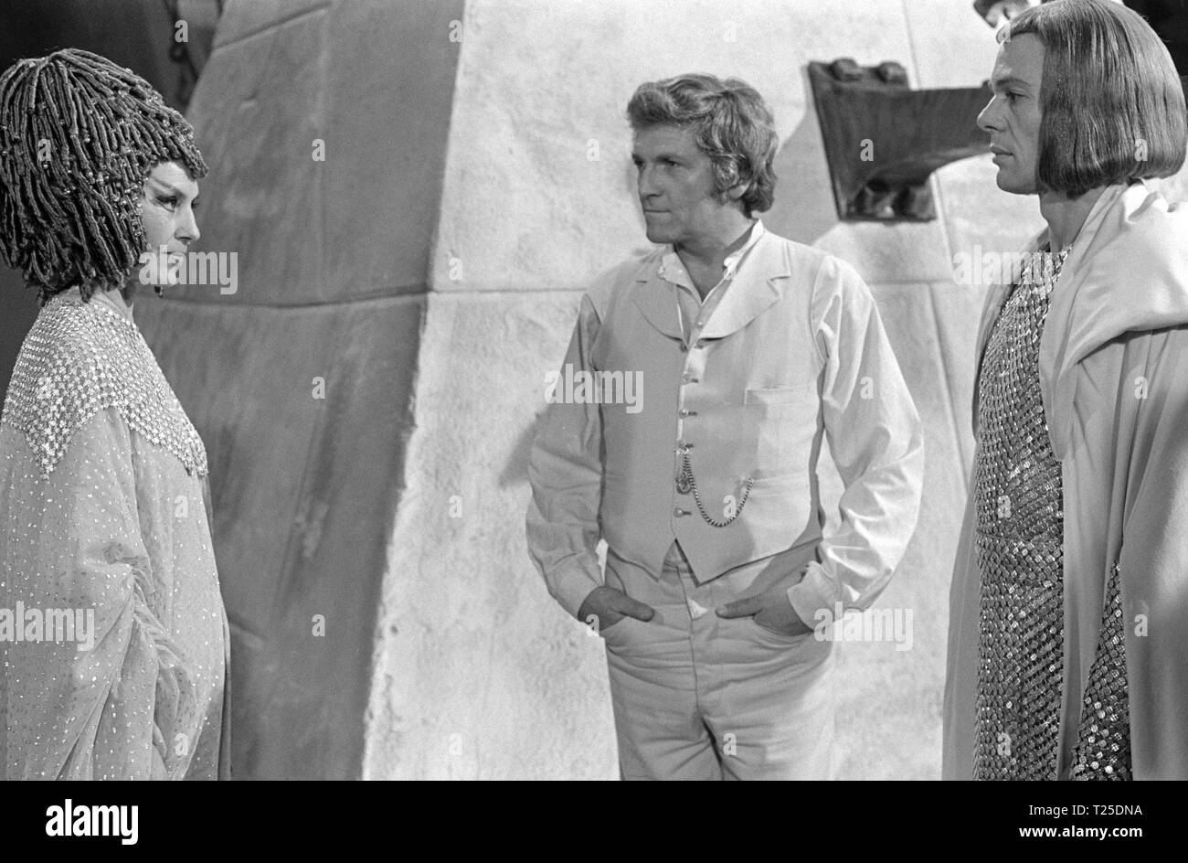 Warlords of Atlantis (1978) Peter Gilmore, Cyd Charisse, Michael Gothard, Date: 1978 Stock Photo ...