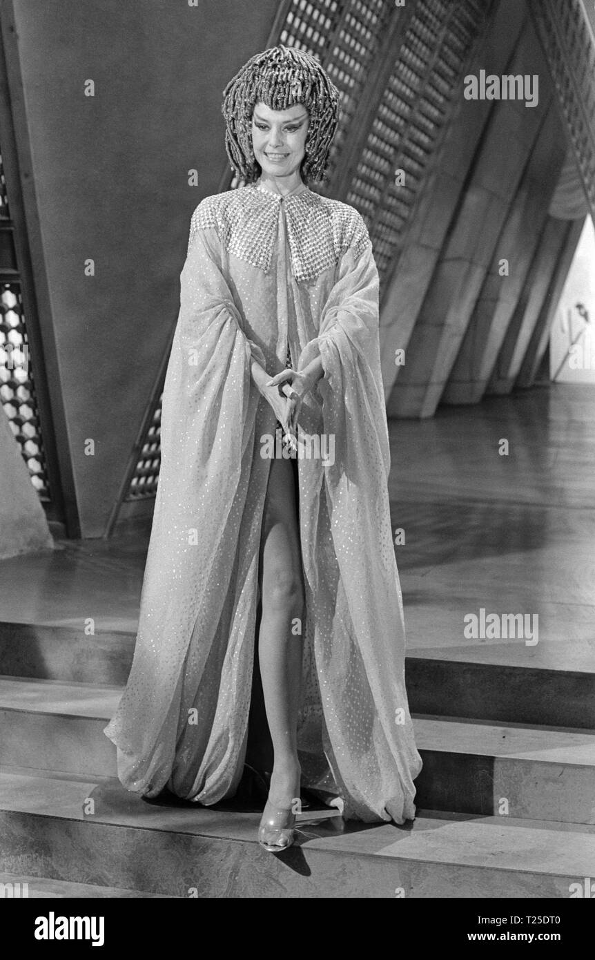 Cyd charisse hi-res stock photography and images - Alamy