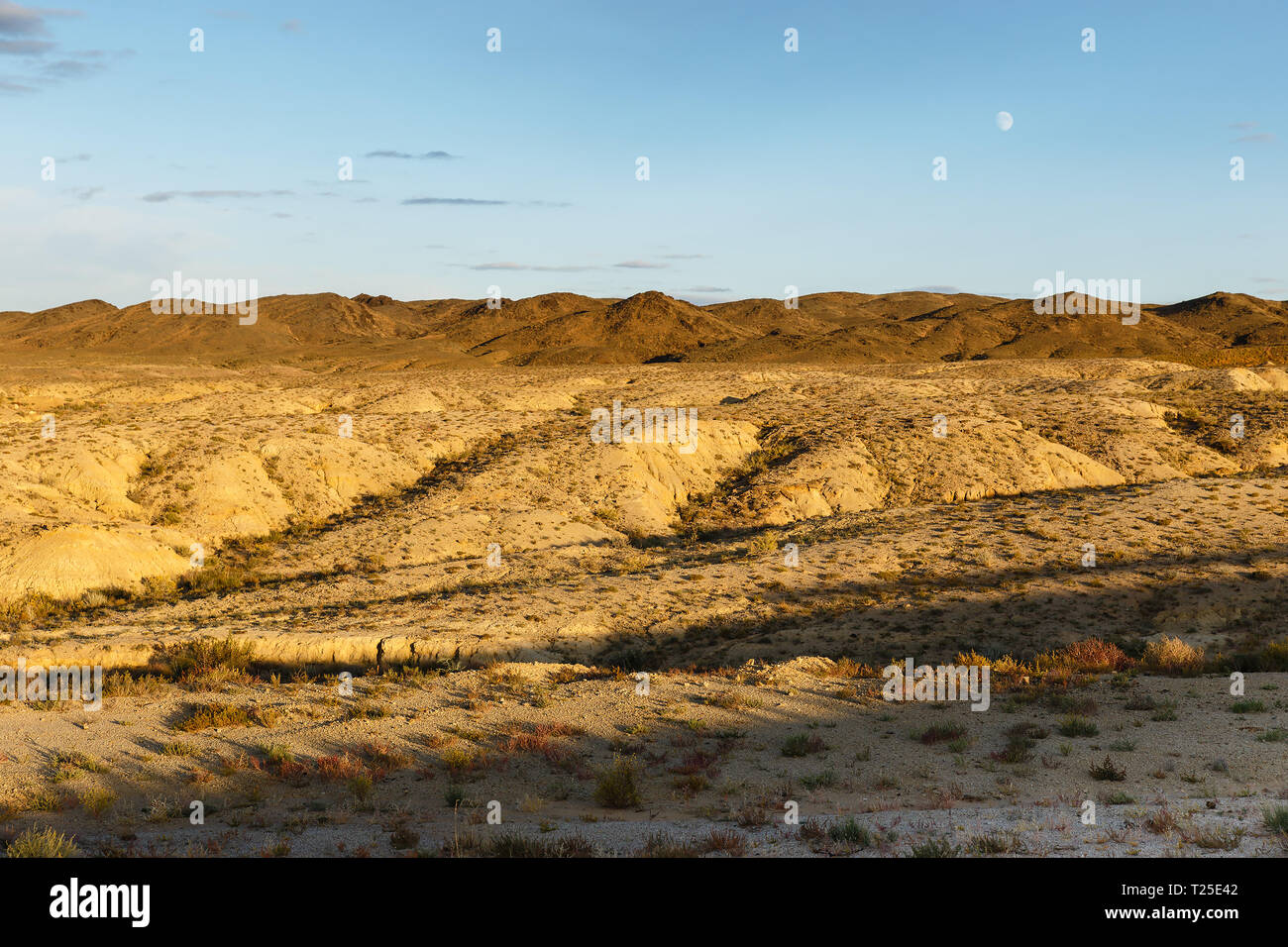 Mountains landscape mongolia sunset hi-res stock photography and images ...