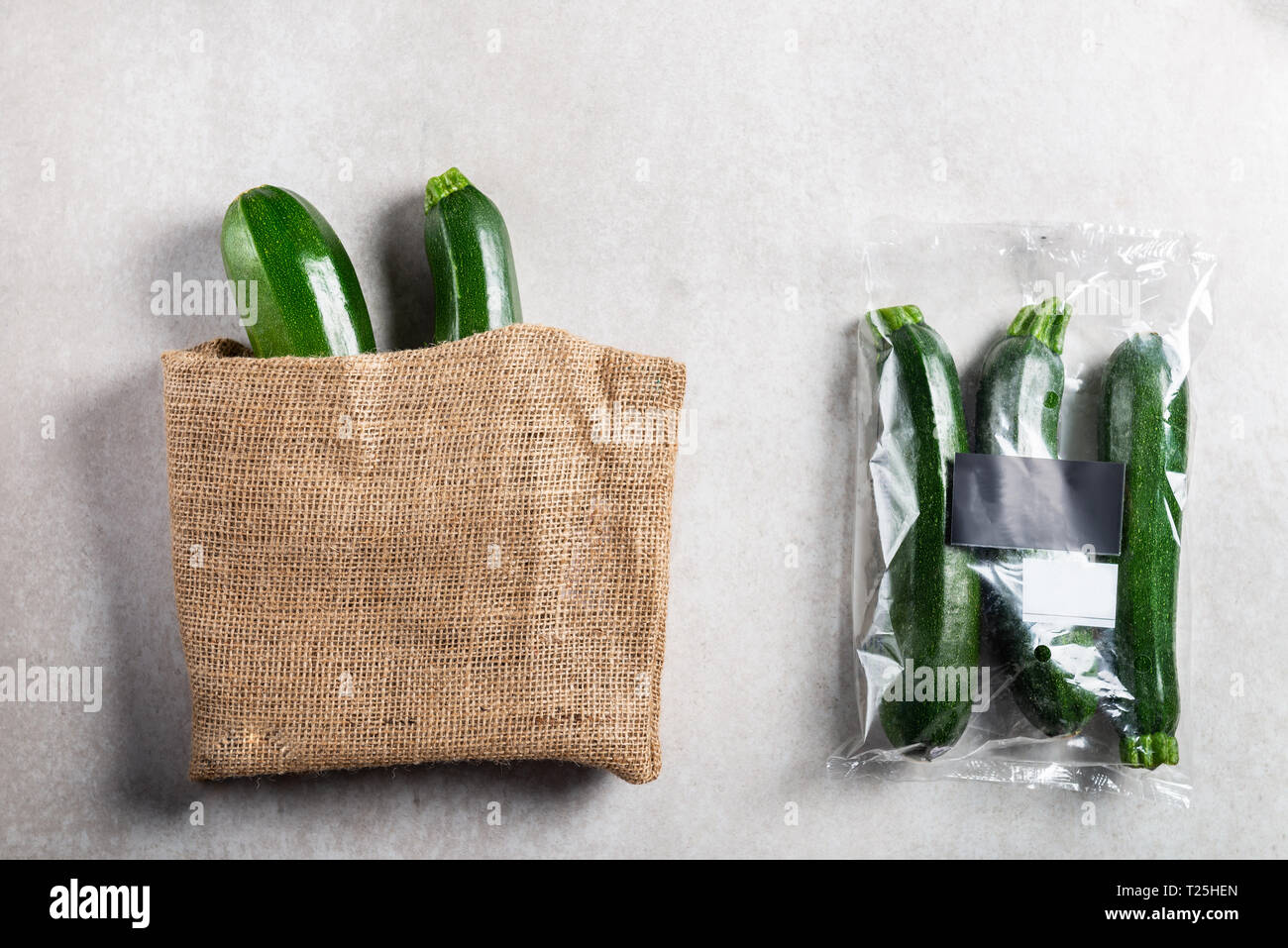 Courgettes in plastic bag VS linen bag. Choose less plastic when buying ...