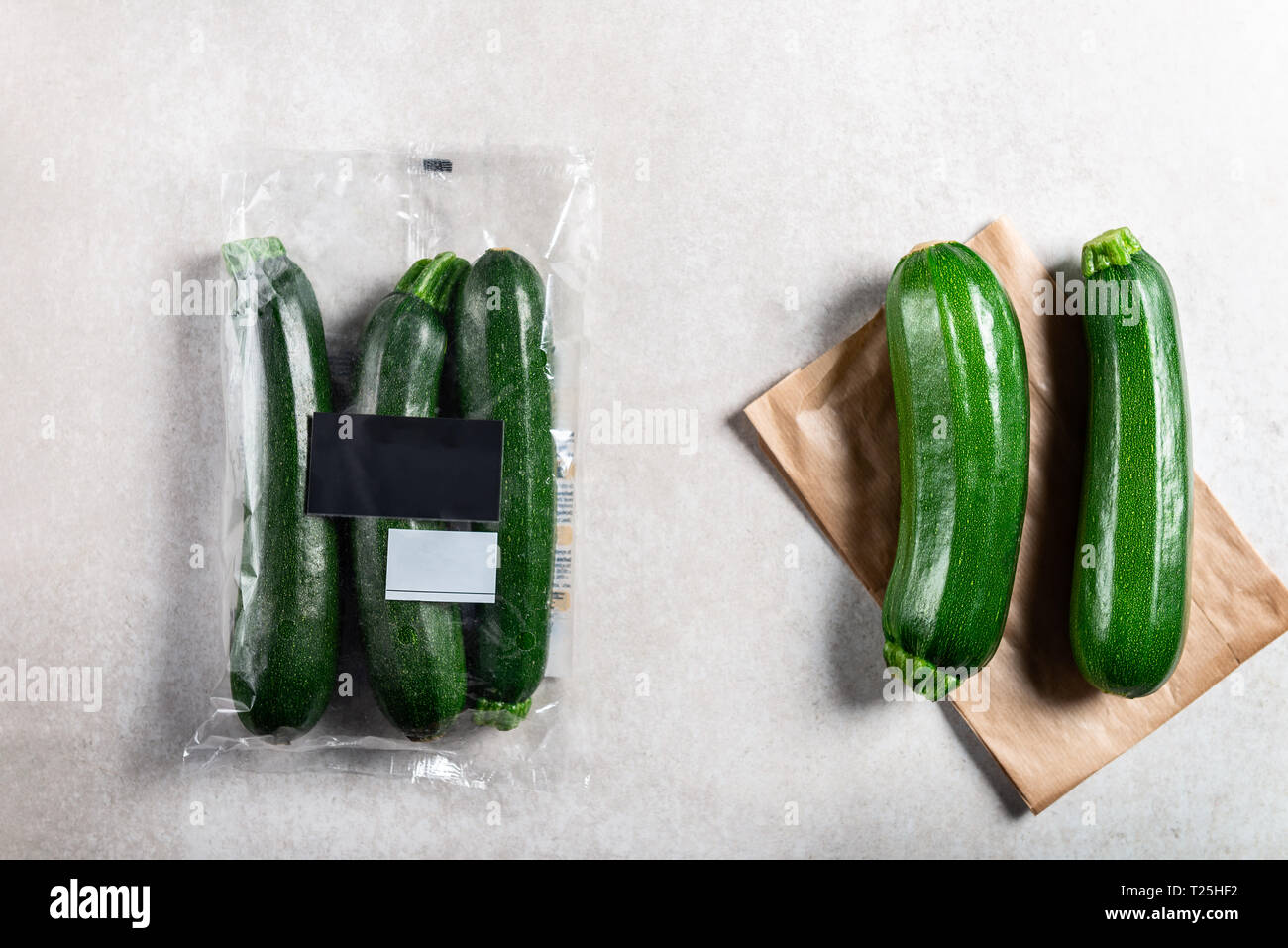 Courgettes in plastic bag VS paper bag. Choose less plastic when buying ...