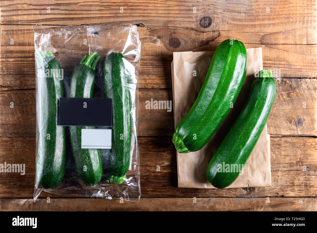 Courgettes in plastic bag VS paper bag. Choose less plastic when buying ...