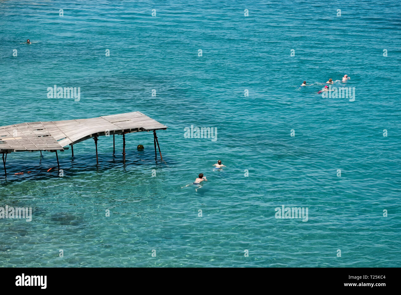 People swimming in turquoise water hi-res stock photography and images ...