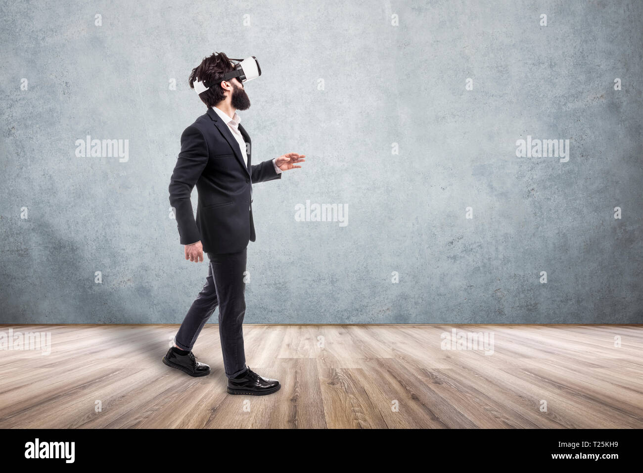 3d man walking in virtual hi-res stock photography and images - Alamy