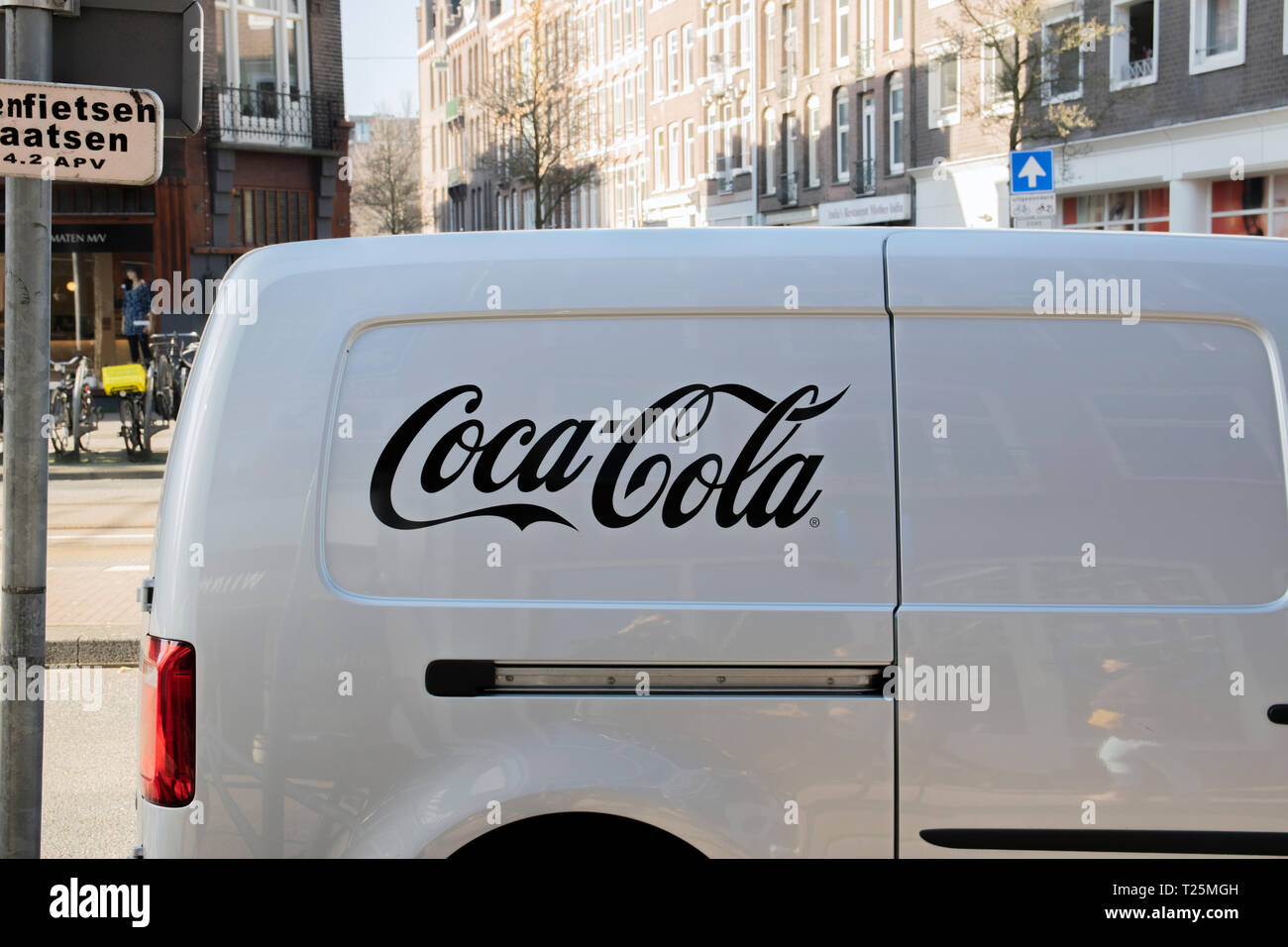 Coca cola advertisement commercial hi-res stock photography and images ...