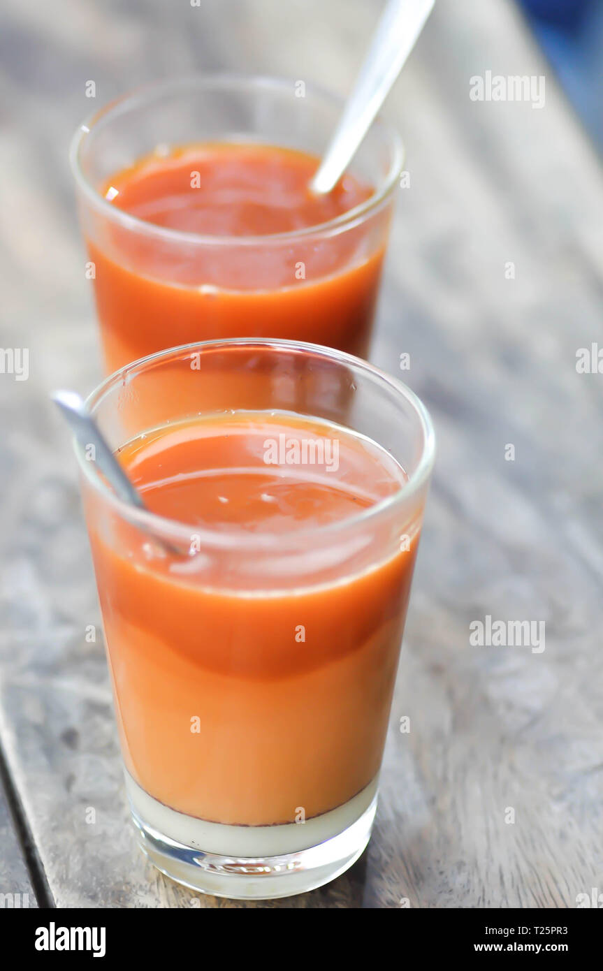 Thai tea,hot Thai tea or hot milk tea Stock Photo - Alamy