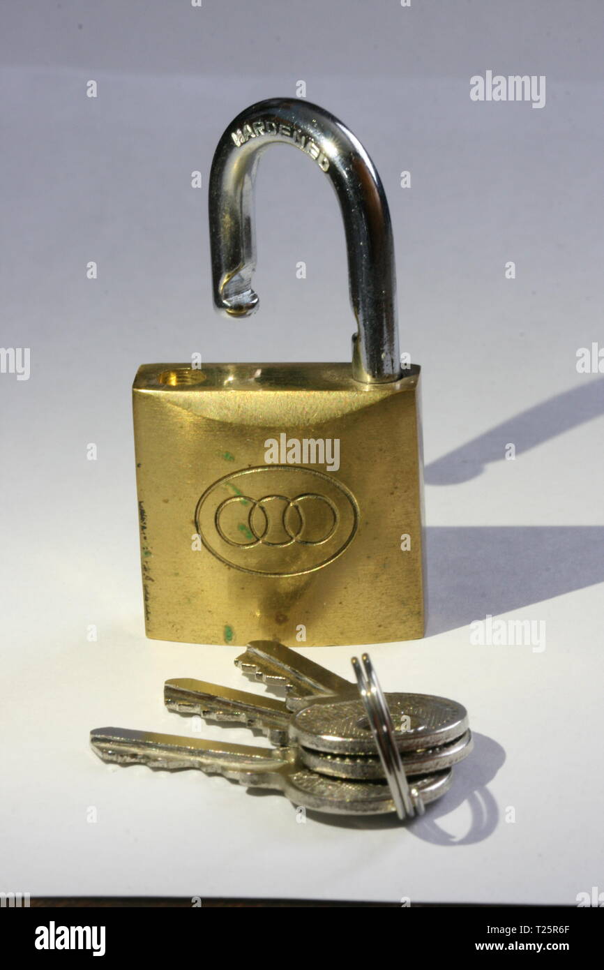 Hasp padlock and chain hi-res stock photography and images - Alamy