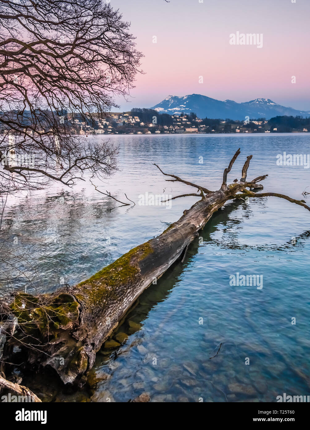 Scenic landscapes along the shores of Lake Lucerne (Vierwaldstattersee ...
