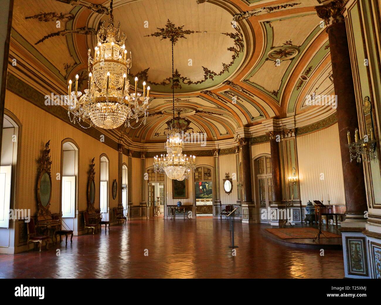 Uilding window hi-res stock photography and images - Alamy