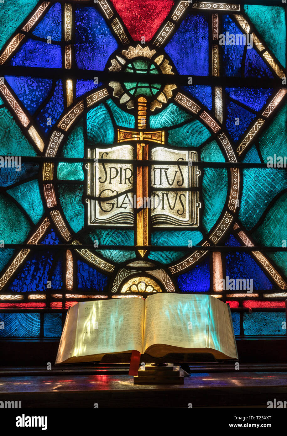 Open bible stained glass hi-res stock photography and images - Alamy