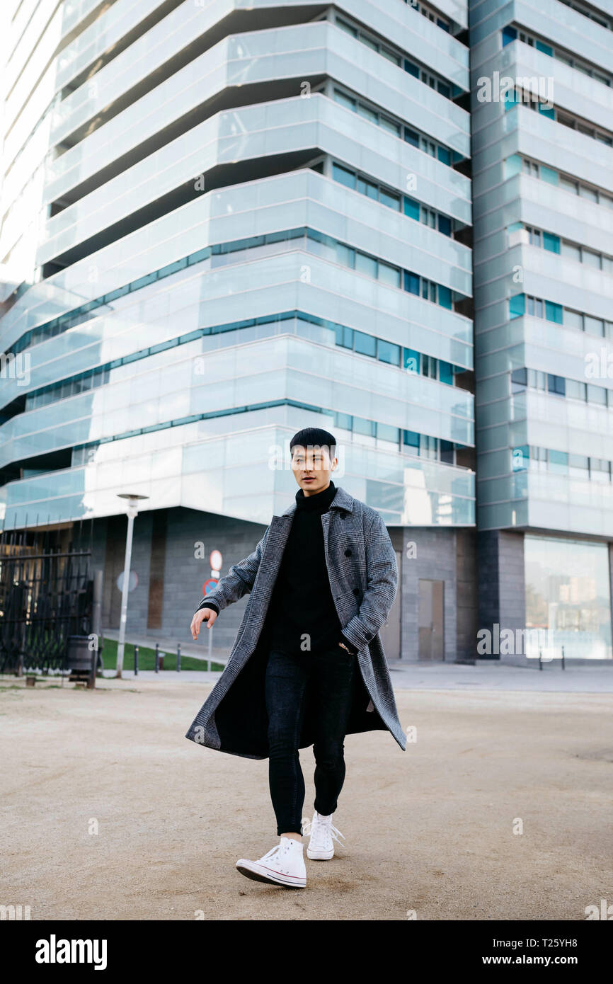Posing street hi-res stock photography and images - Alamy