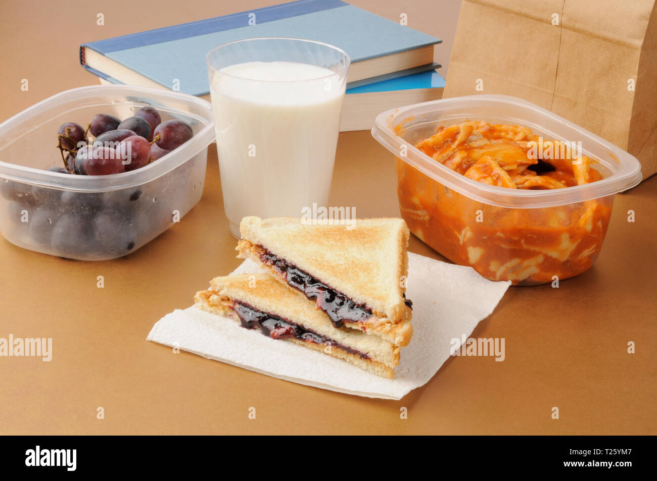 Sack lunch hi-res stock photography and images - Alamy