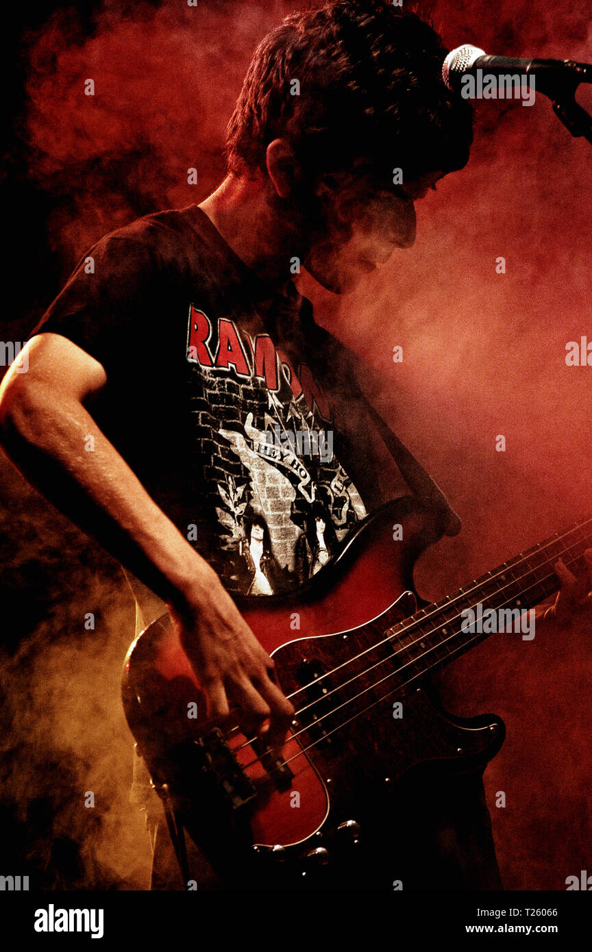 Best Bass Guitar Players In Rock at Wilfred Tipton blog