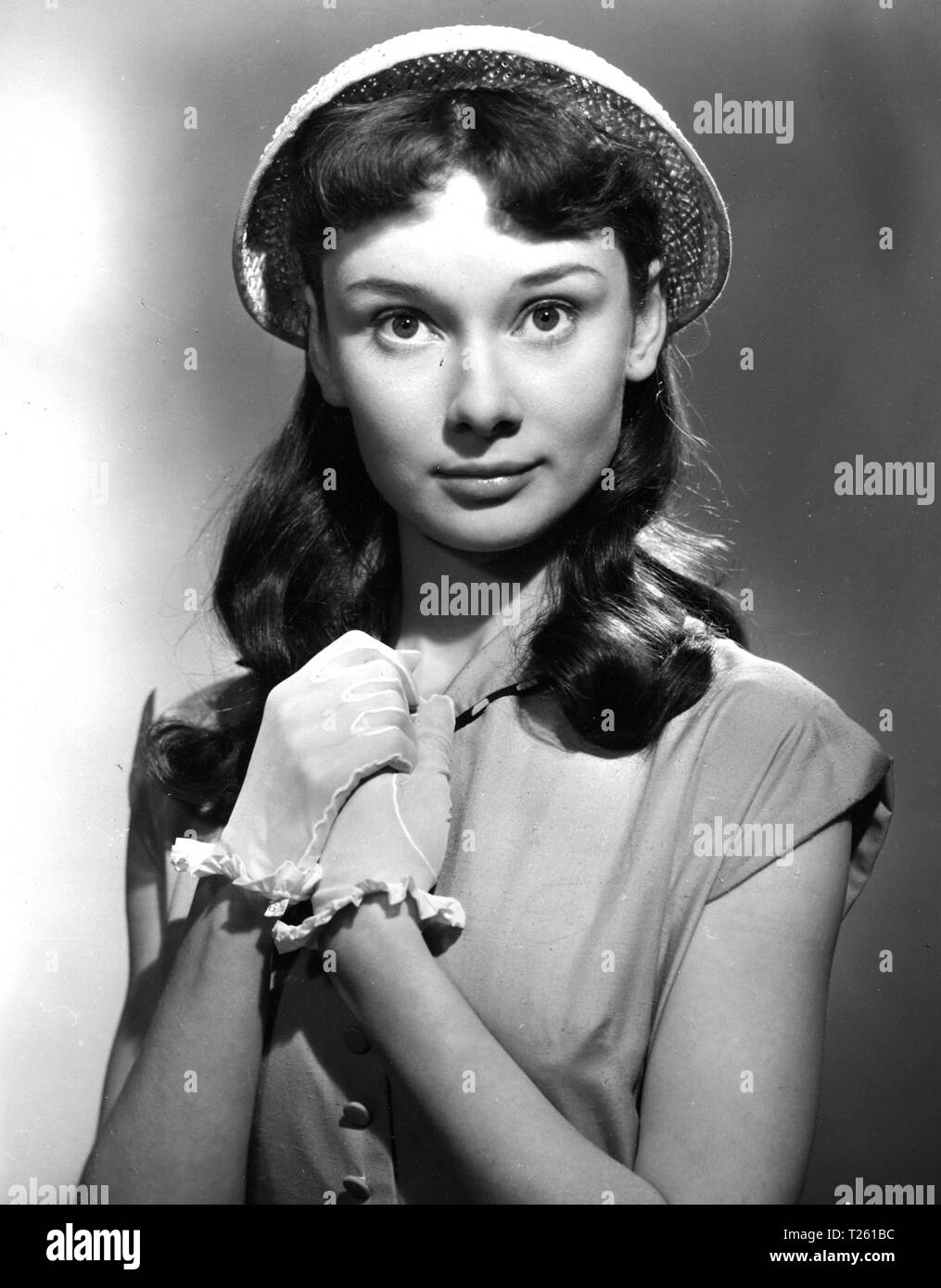 Secret People (1952) Audrey Hepburn, Date: 1951 Stock Photo - Alamy