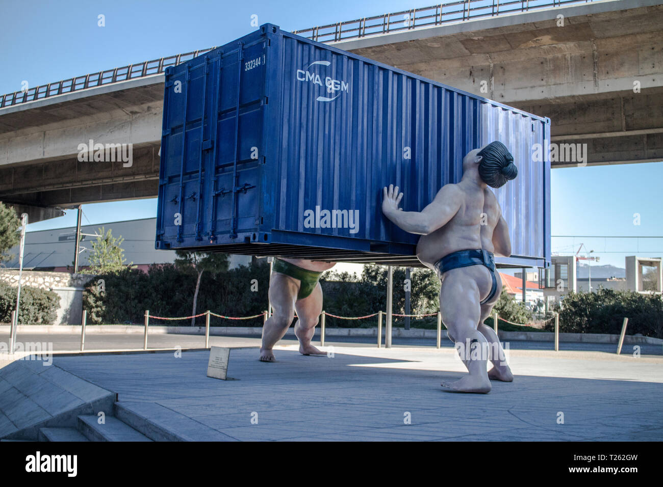 Marseille : La Joliette,Euromed,Tower CMA-CGM,sculpture "It takes two ...