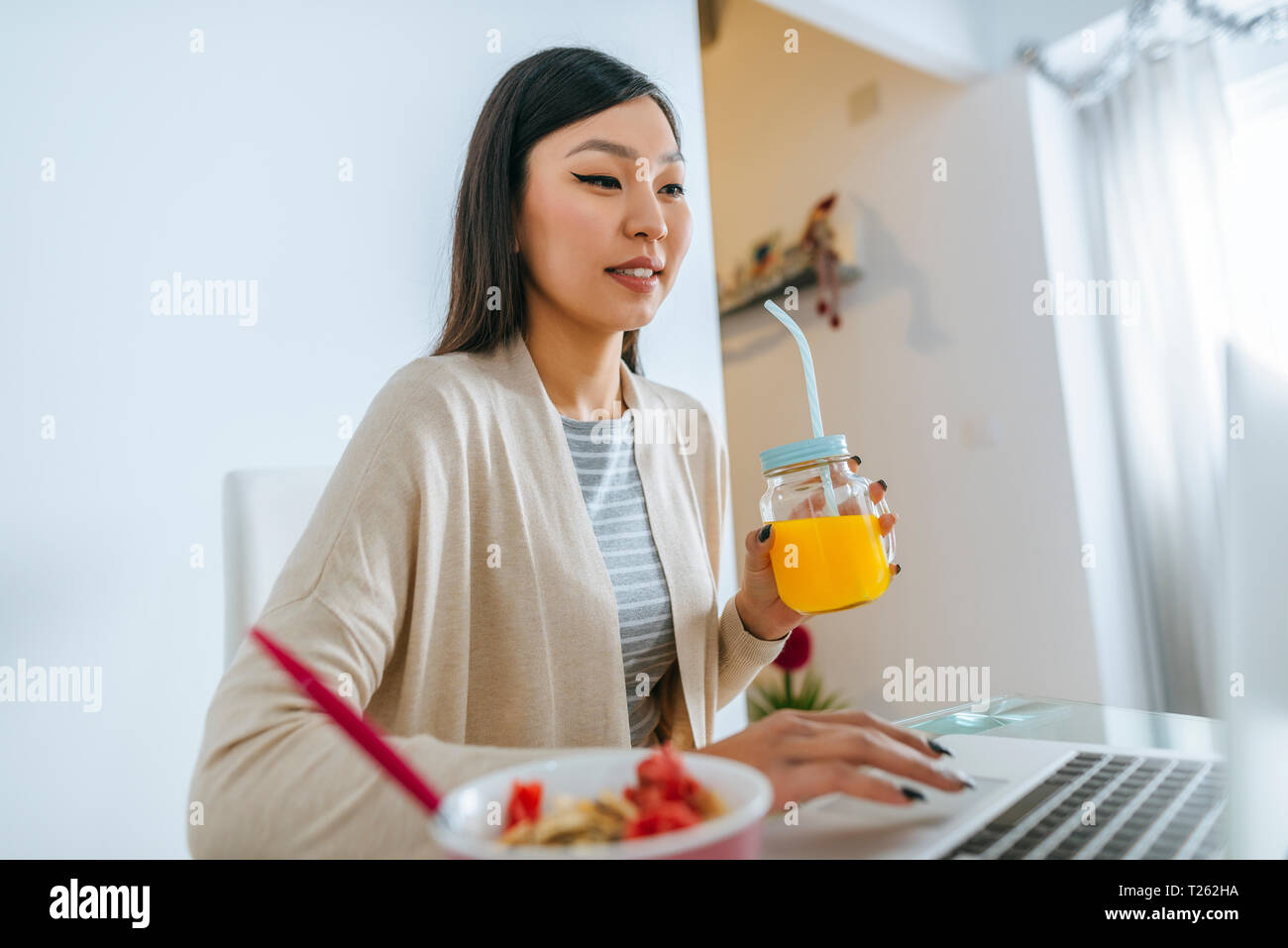 Working breakfast hi-res stock photography and images - Alamy