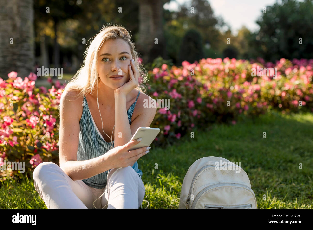 Woman sitting park hi-res stock photography and images - Alamy