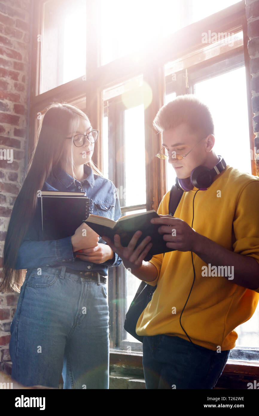 Teen boy and girl chatting hi-res stock photography and images - Alamy