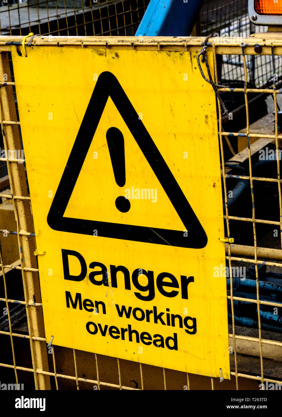Danger sign, men working overhead Stock Photo - Alamy Danger sign, men working overhead Stock Photo - Alamy