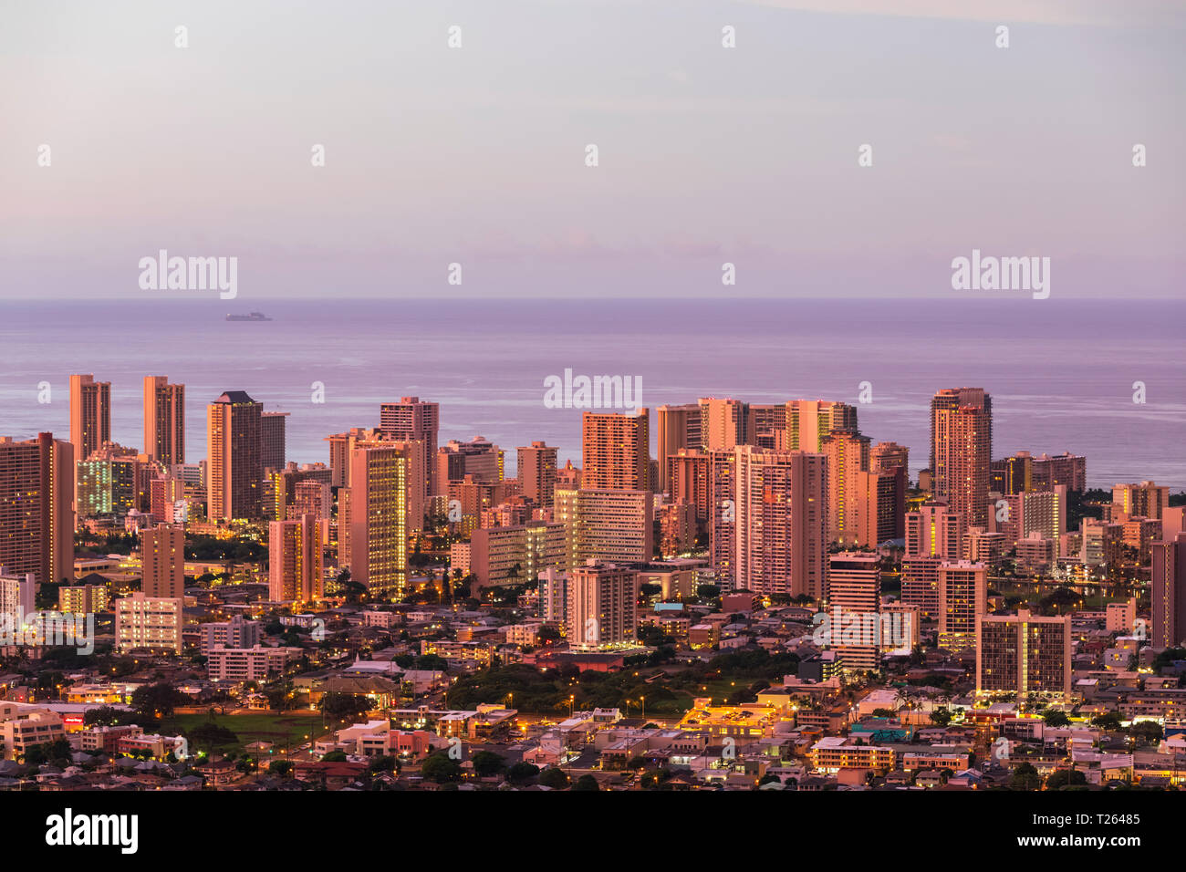 Red skyline hi-res stock photography and images - Alamy