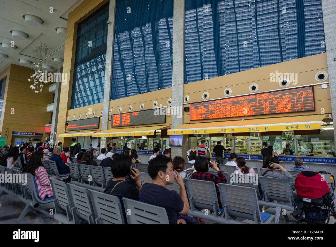 Chinese hospital hi-res stock photography and images - Alamy