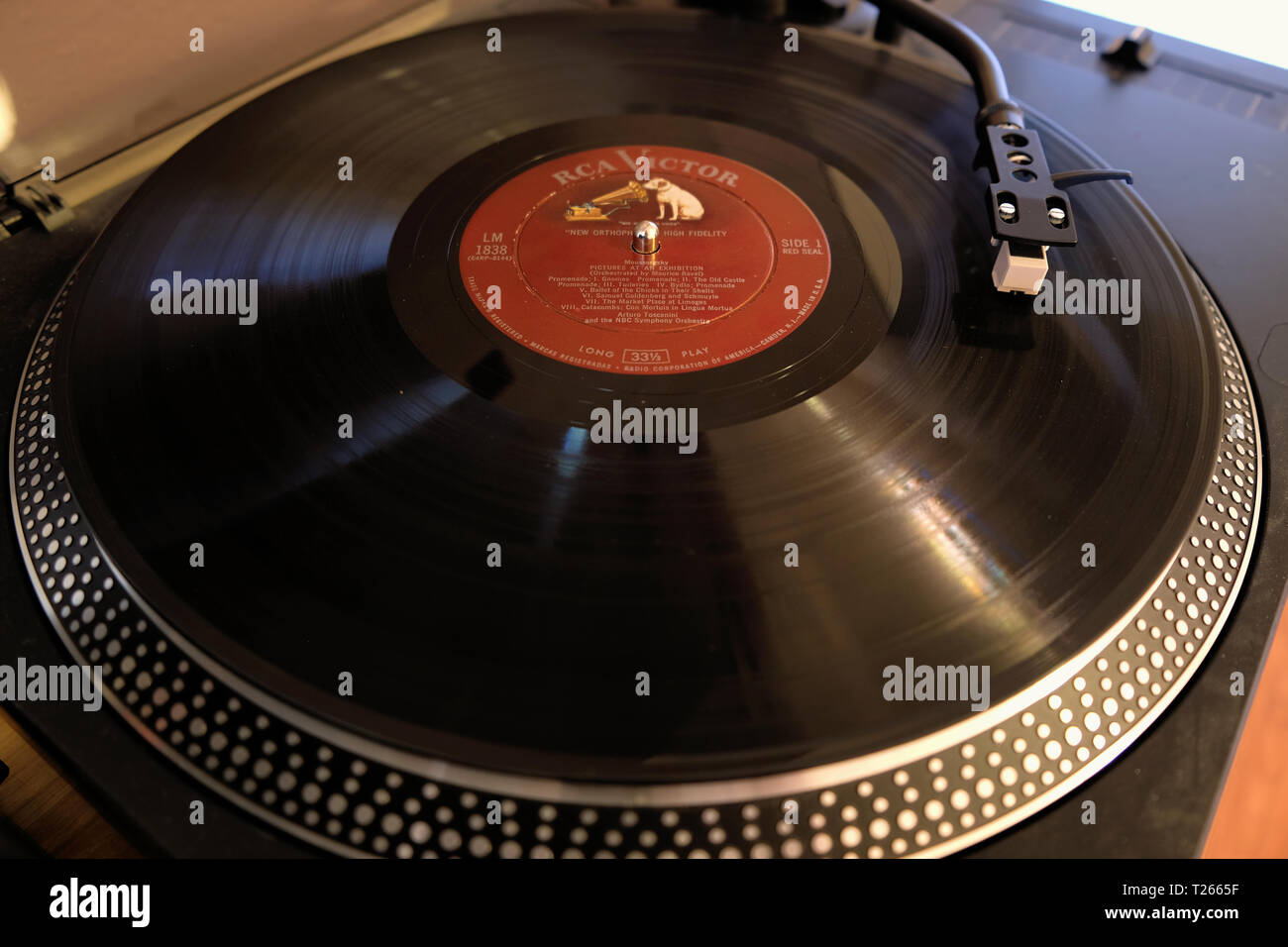 Victor red seal record hi-res stock photography and images - Alamy