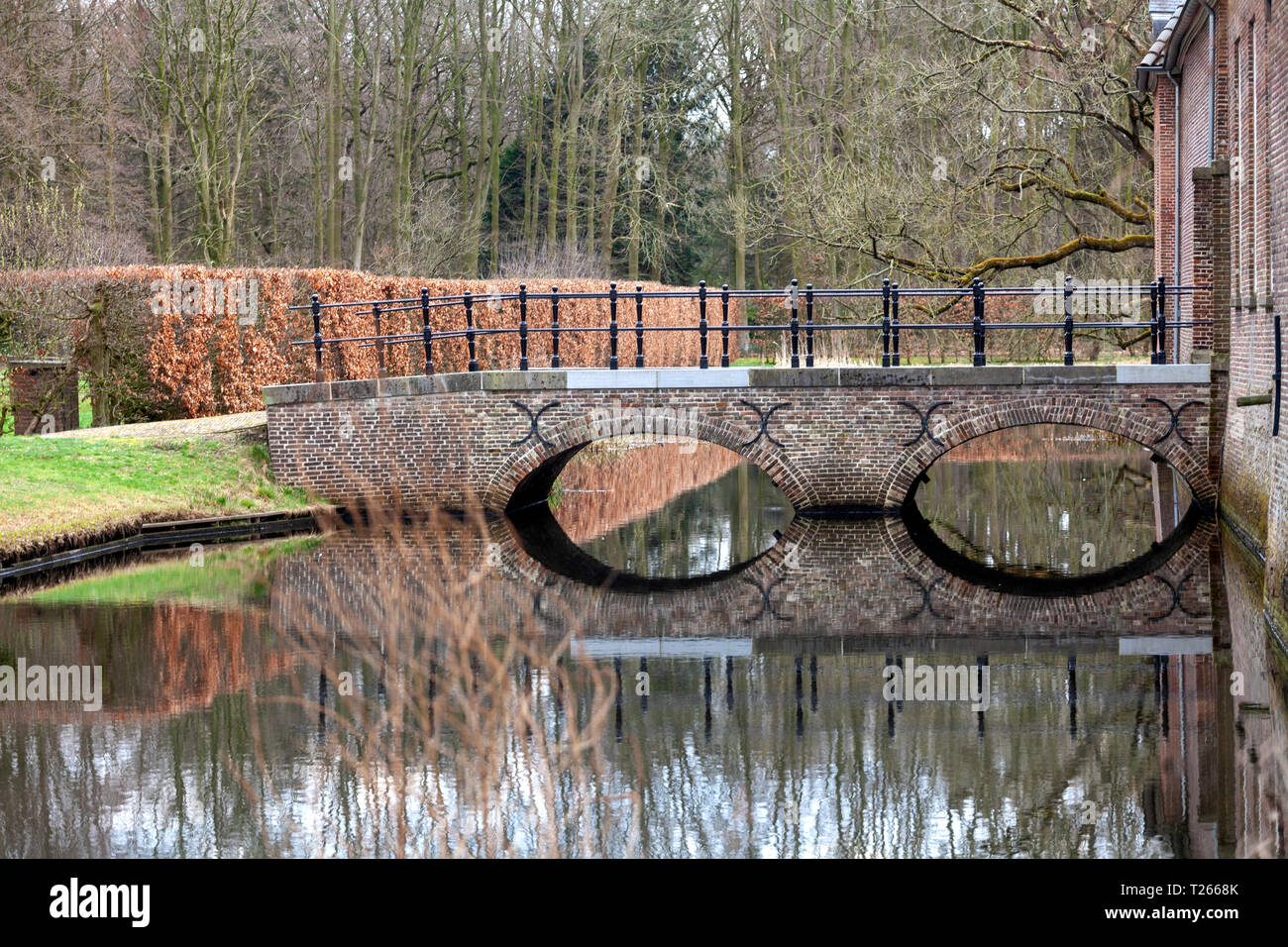 Entrance bridge reflected on canal water,Heeze Castle,Netherlands Stock ...