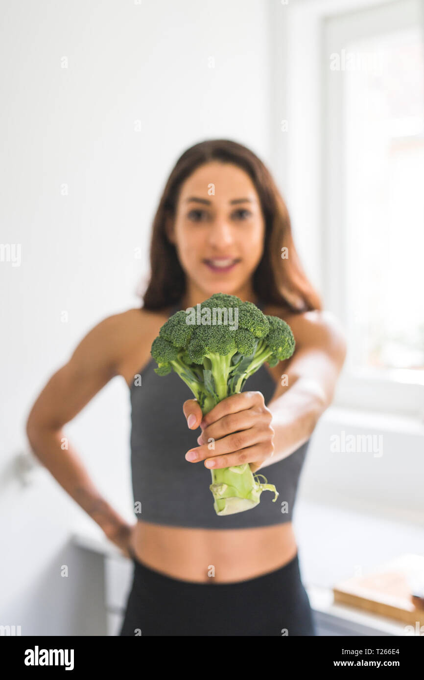 Image of broccoli hi-res stock photography and images - Alamy