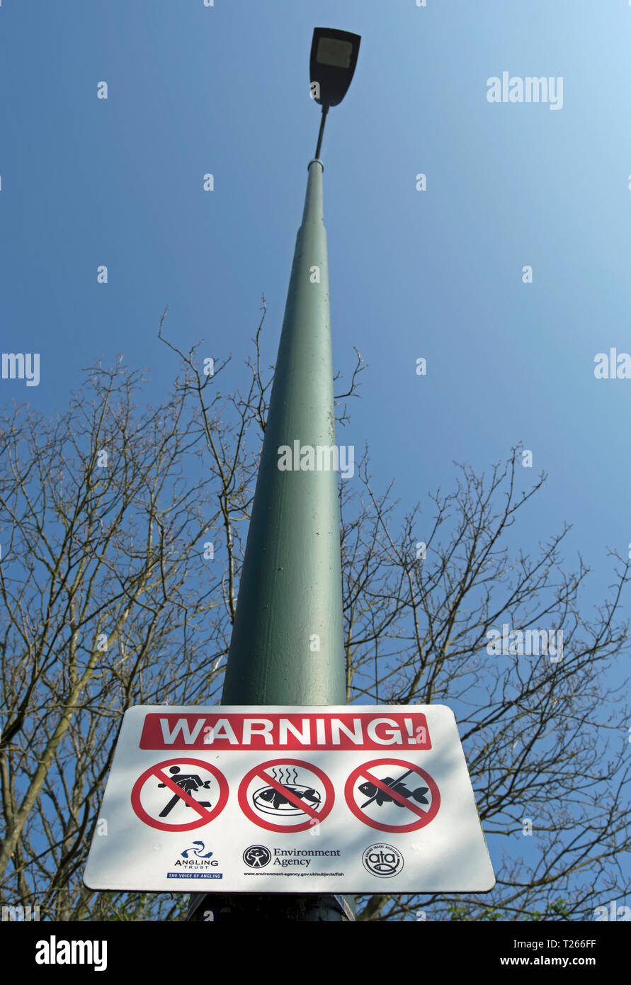 Environment agency warning sign hi-res stock photography and images - Alamy