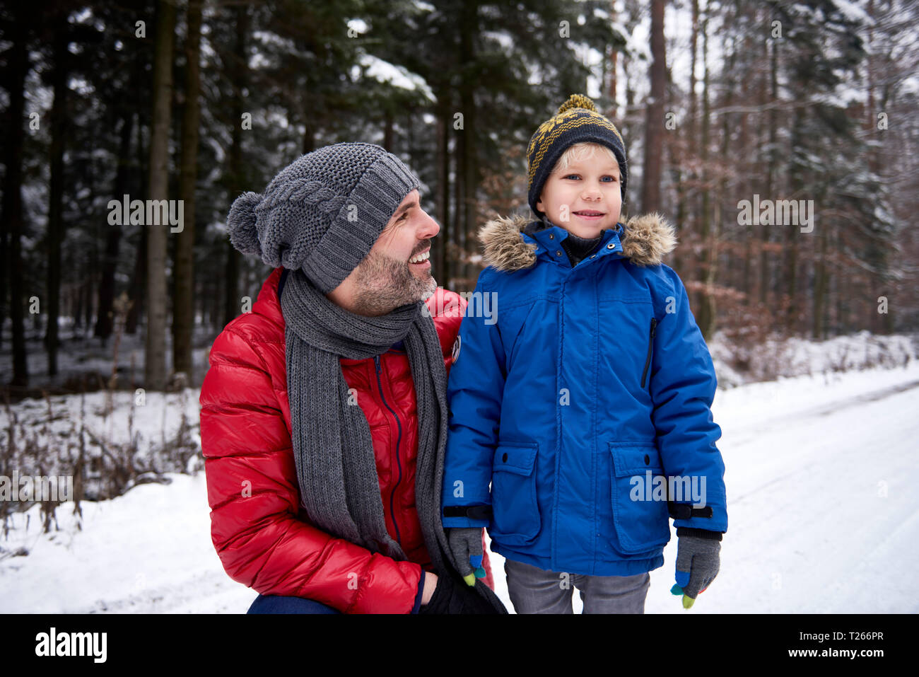 Son father forest hi-res stock photography and images - Alamy