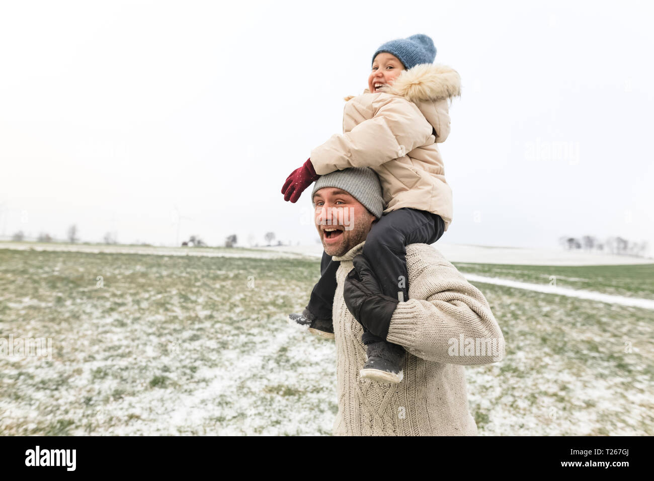 Father and daughter piggyback hi-res stock photography and images - Alamy