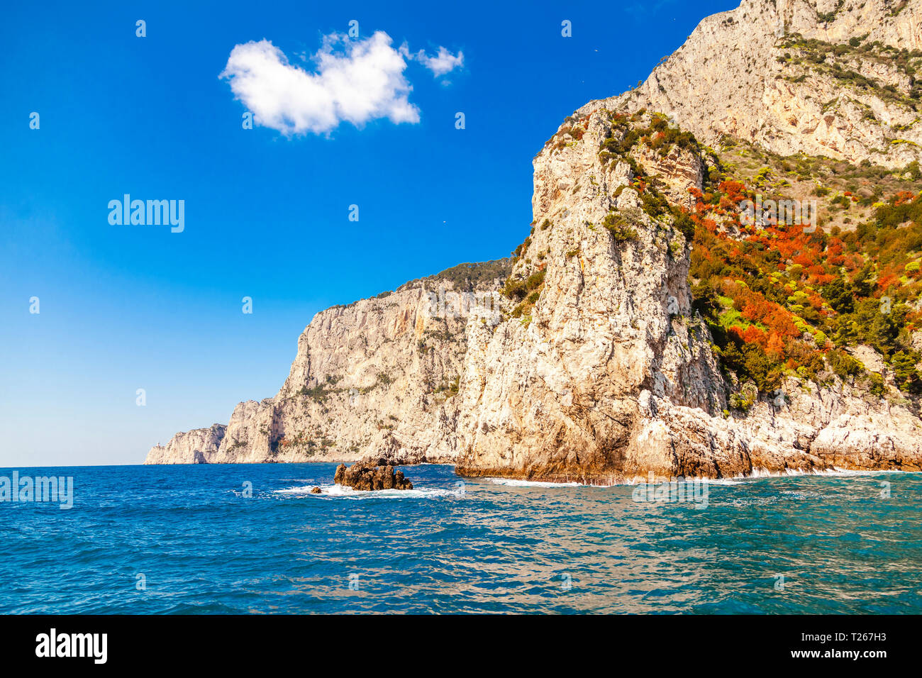 Capri cliffs hi-res stock photography and images - Alamy