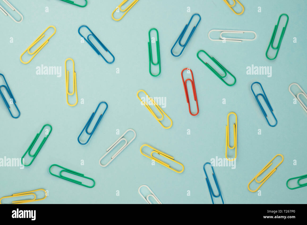 Studio photograph paper clips hi-res stock photography and images - Alamy