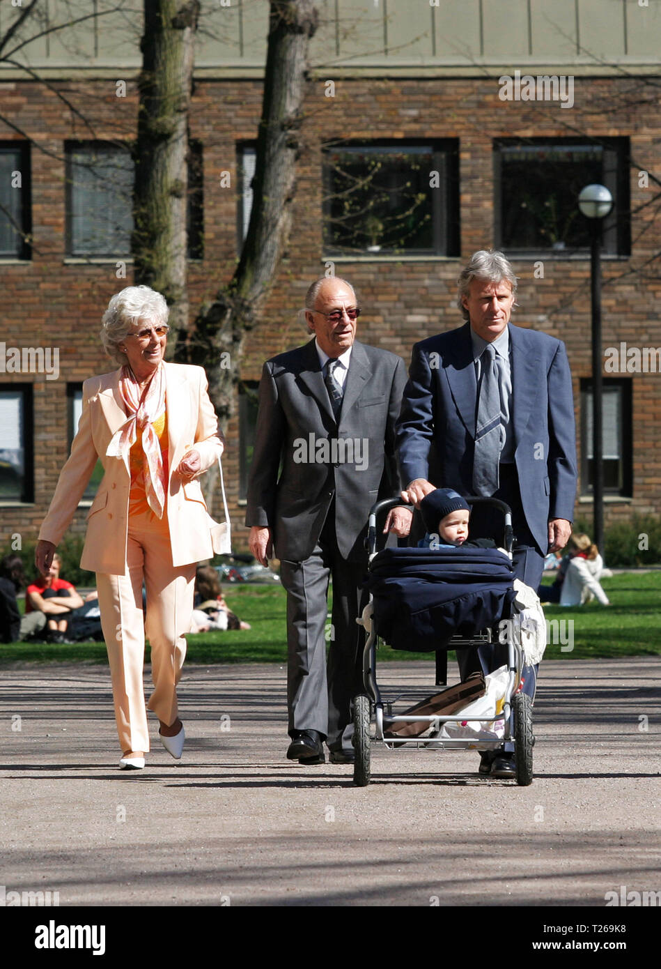 LINKÖPING 2004-04-24 Former tennis player Björn Borg with his son Leo ...