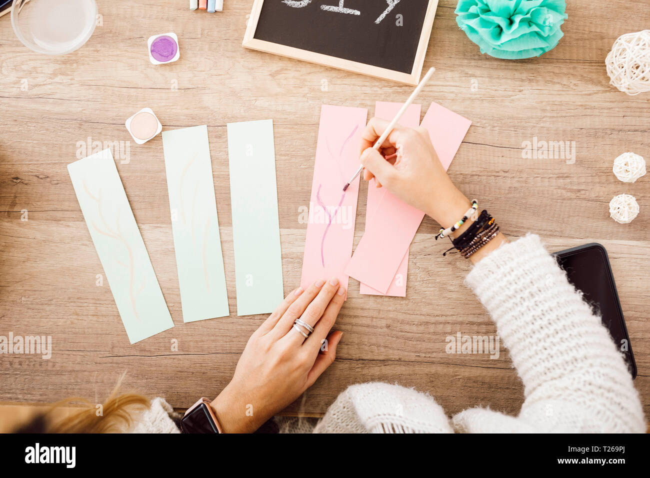 Doing crafts hi-res stock photography and images - Alamy