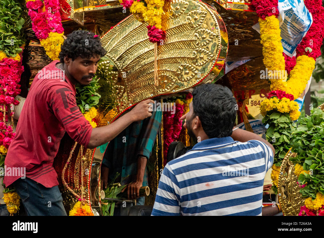 Indian funeral procession hi-res stock photography and images - Alamy