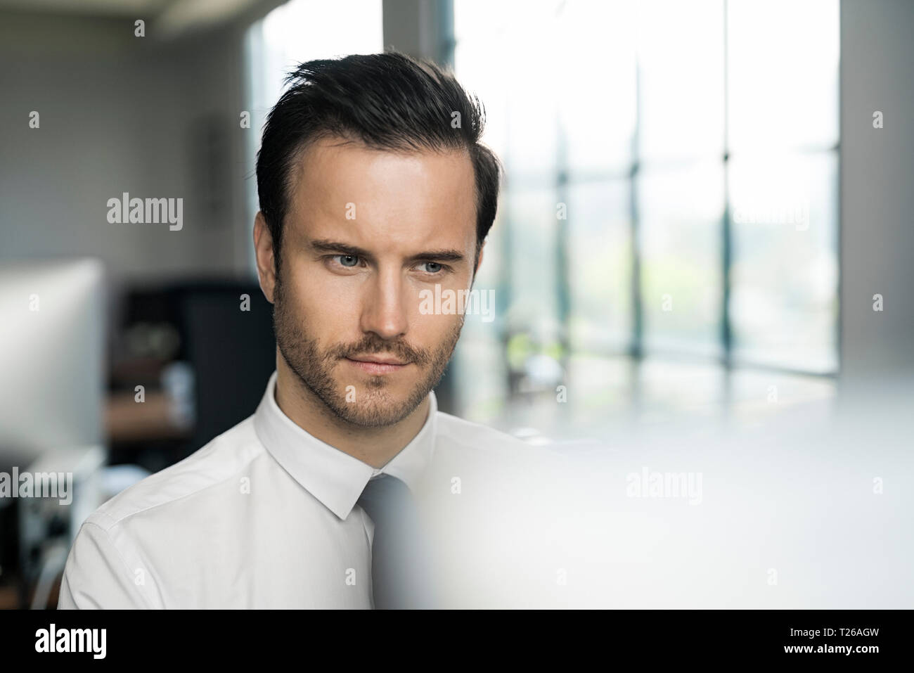 Working in front of computer hi-res stock photography and images - Alamy