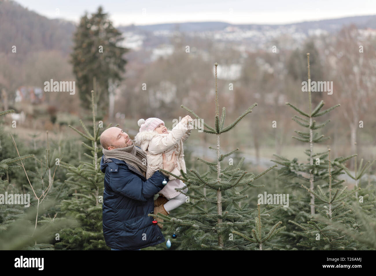 Father daughter decorating christmas tree hi-res stock photography and ...