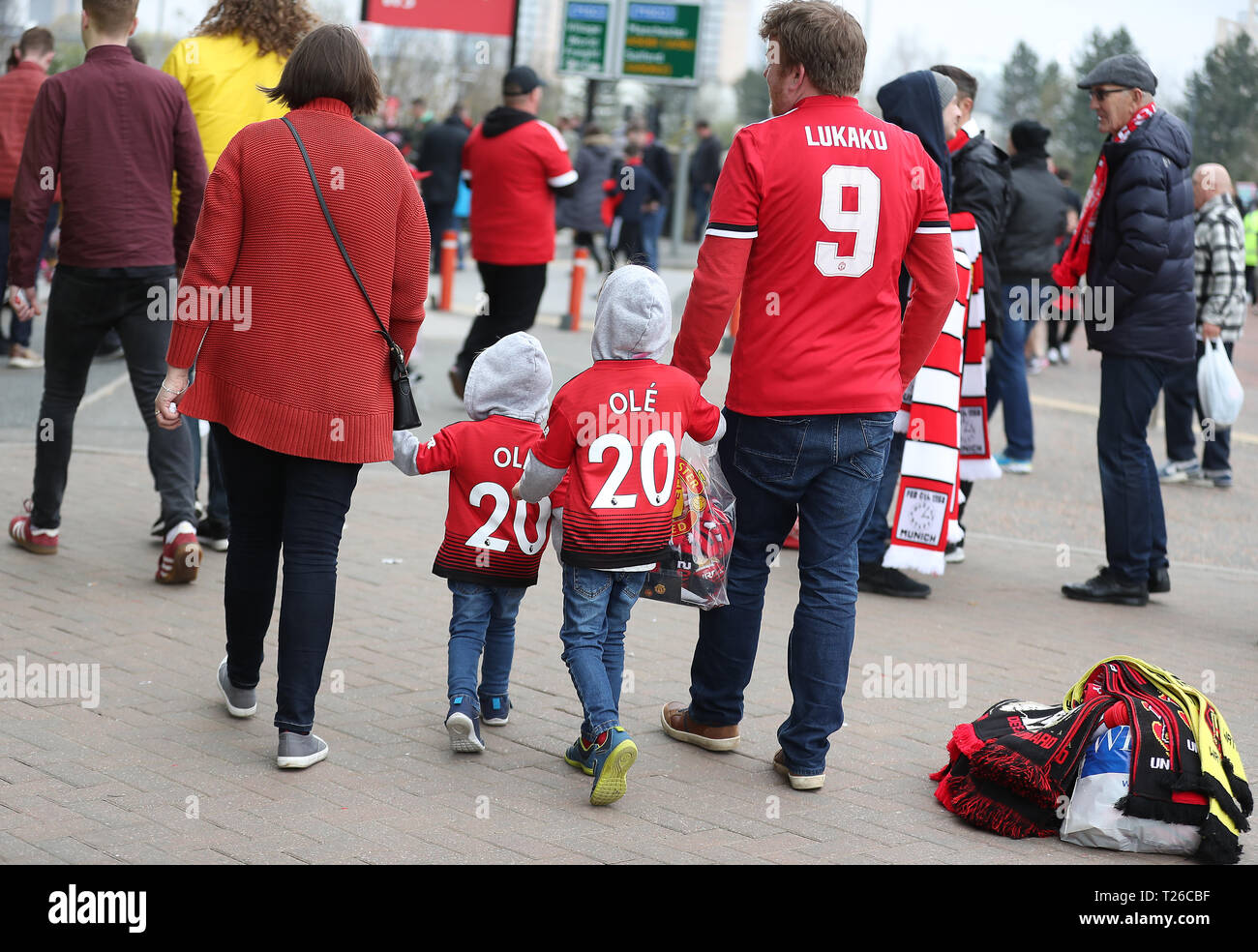 Old trafford young fans stadium hi-res stock photography and images - Alamy