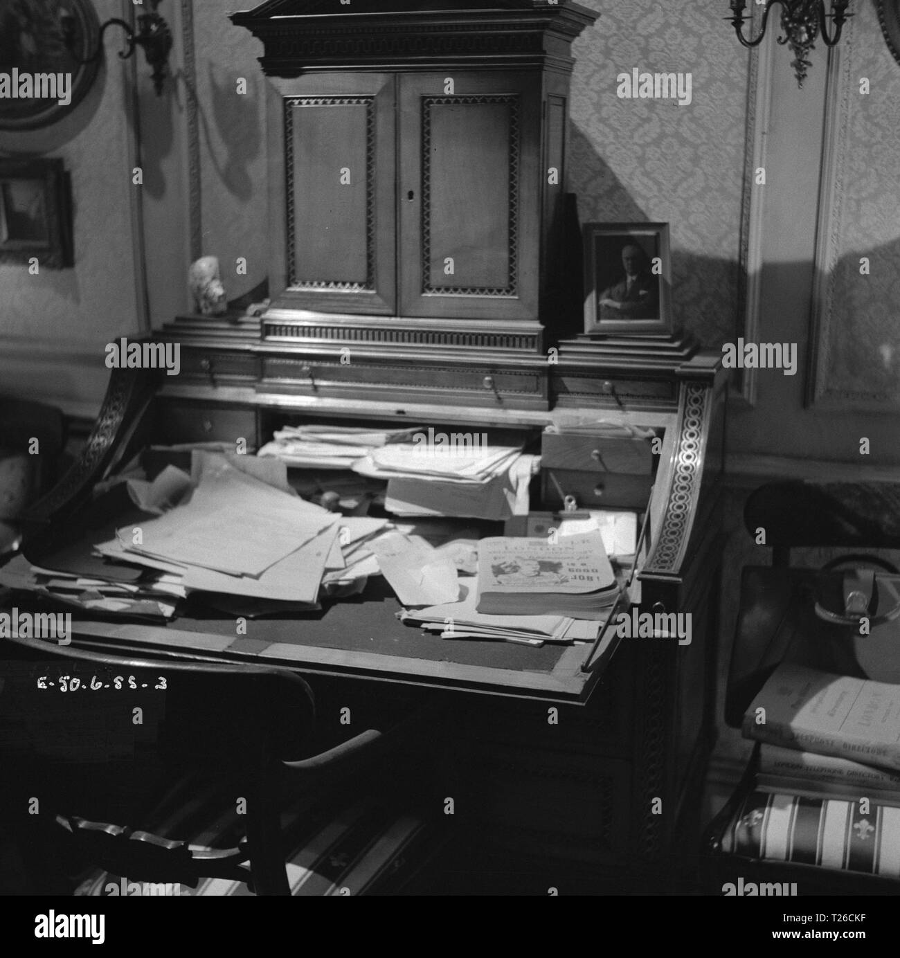 Young wives' tale hi-res stock photography and images - Alamy