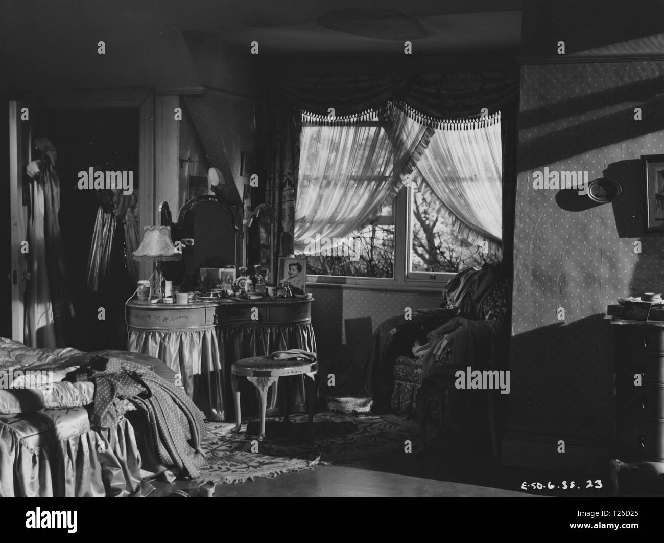 Young wives' tale hi-res stock photography and images - Alamy