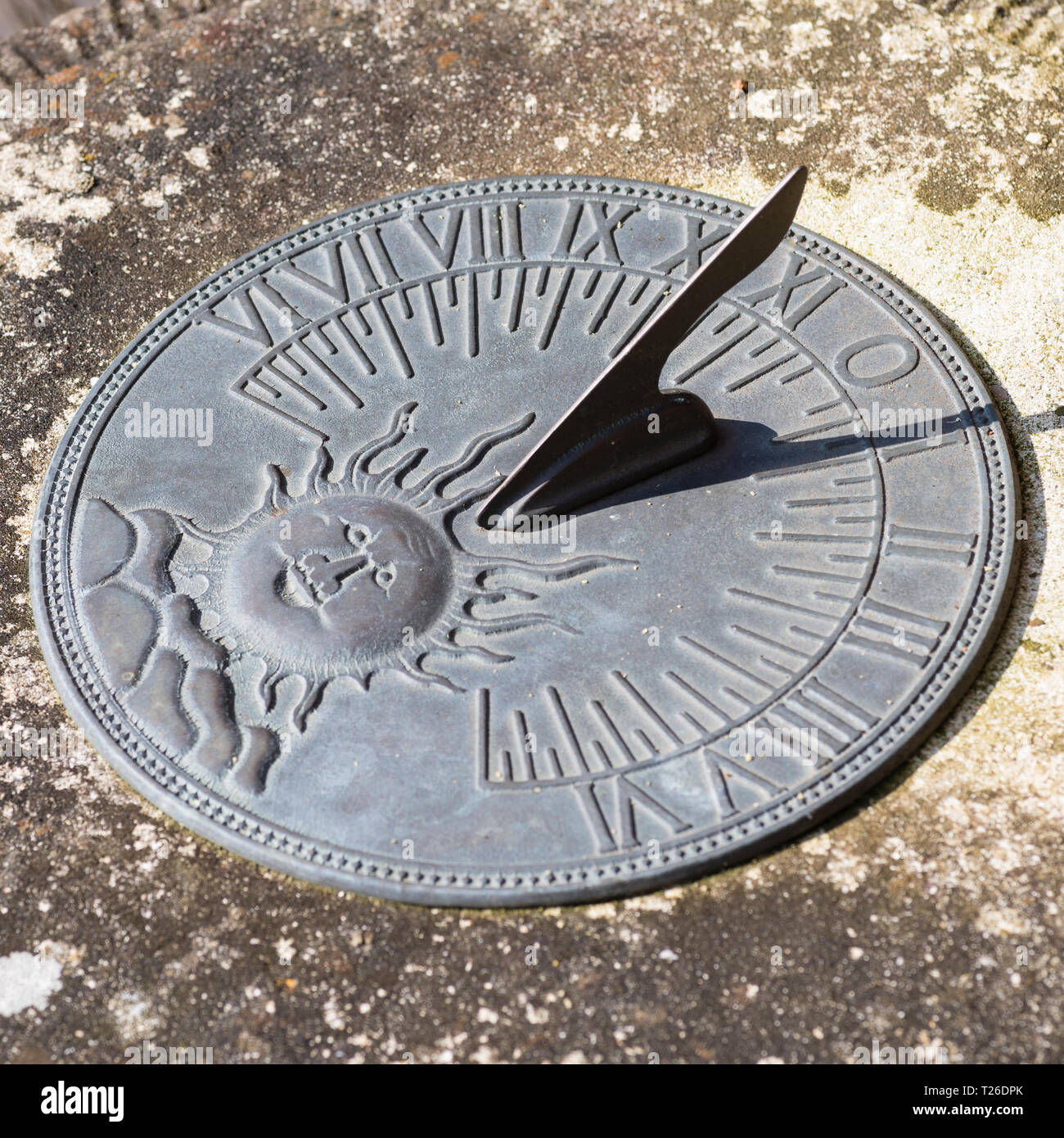 Garden sun clock hi-res stock photography and images - Alamy