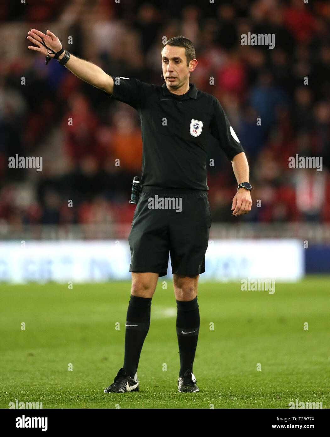David coote referee hi-res stock photography and images - Alamy