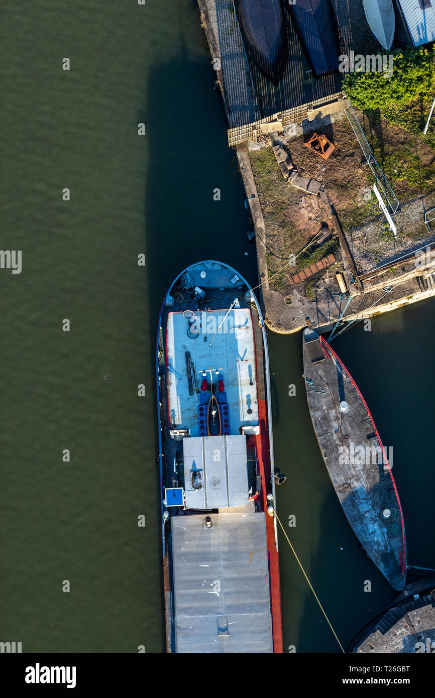Dry dock gate hi-res stock photography and images - Alamy